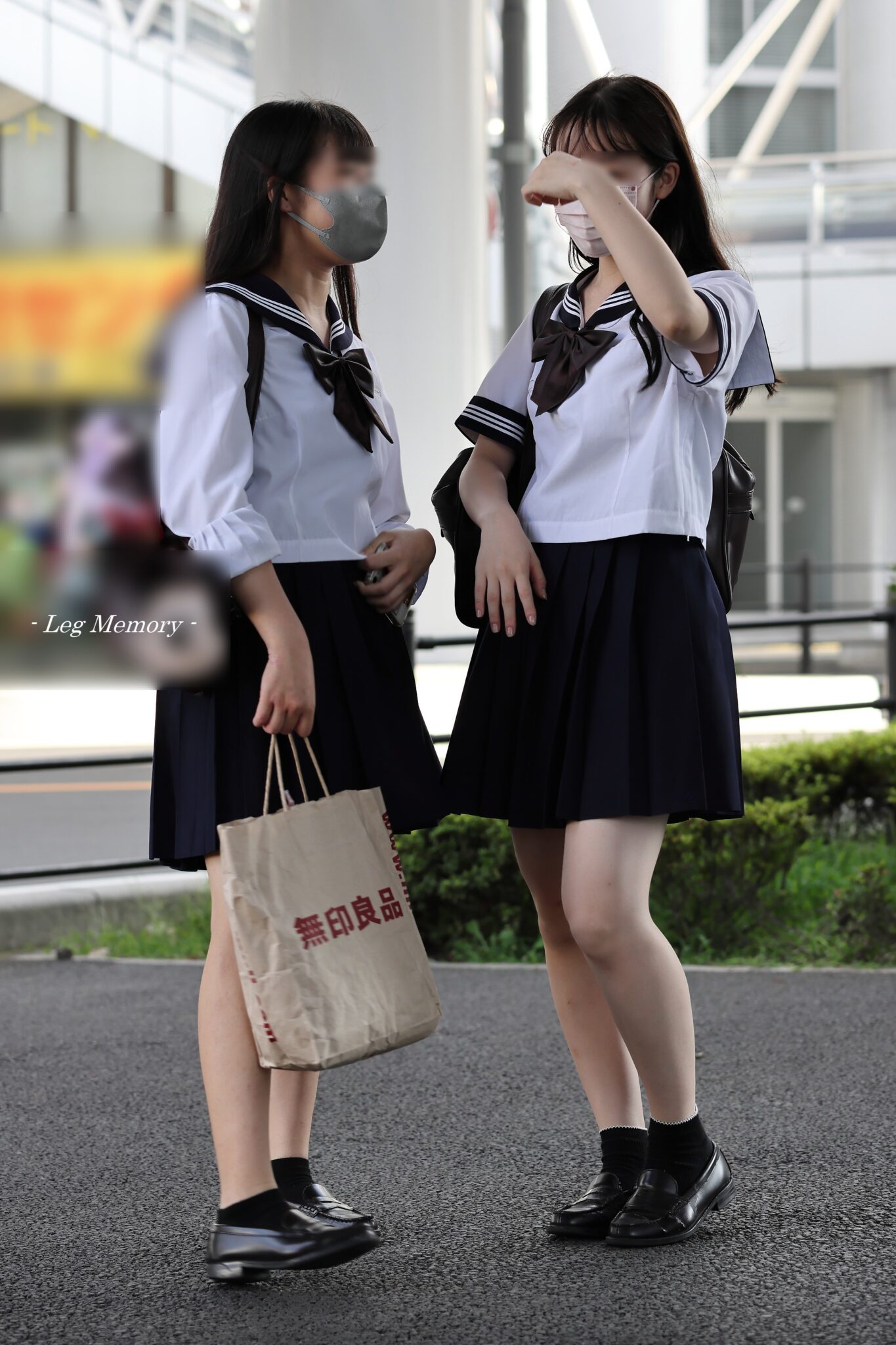 Photo Gallery School Girl 111 – 115 | Leg Memory