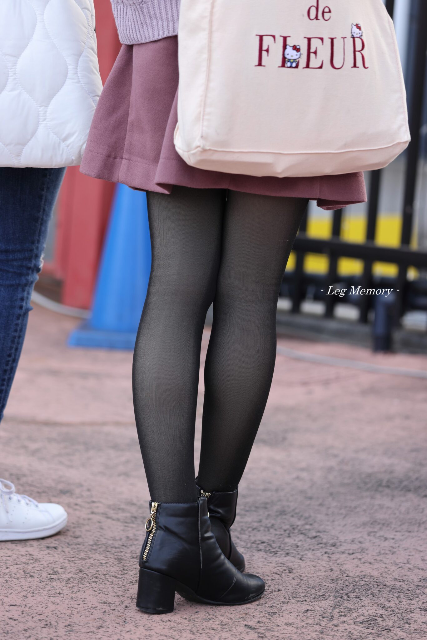 Photo Gallery Lady 151 – 155 | Leg Memory